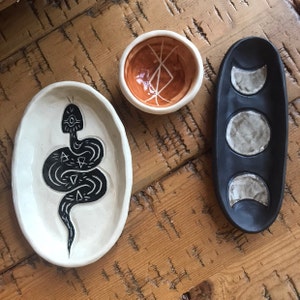 Snake Spirit Tray Black Sgraffito/shiny Glaze Off-white Clay Small ...