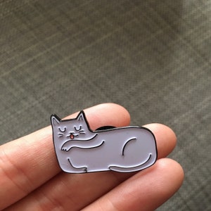 White Cat enamel lapel pin Cat pin Enamel pin Enamel cat | Etsy