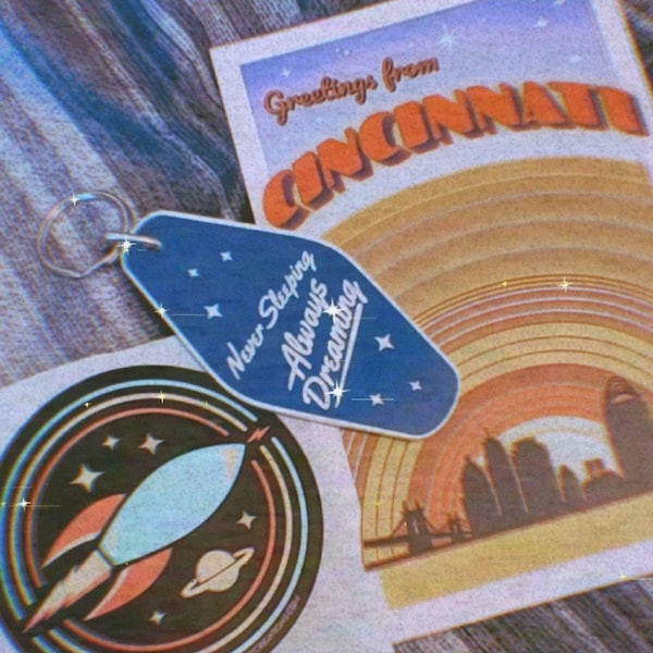 Flying Saucer Alien Motel Keychain - Etsy