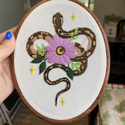 Feminine Dragonfly Embroidery Pattern Download, Insect Embroidery ...