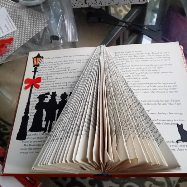 6 X Embossed Christmas Window & Cat With Outside Scene - Die Cut Card ...