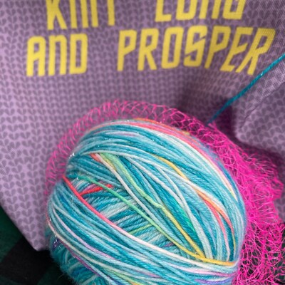 Pink Knitting Pin, Angry Yarn Ball Emoji, Unravelling Knitting Pun ...