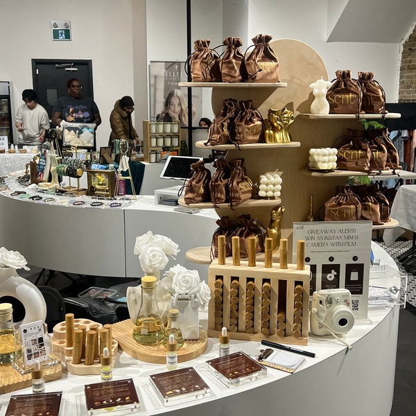 Asymmetrical Wavy Collapsible Stand, Retail Display, Market Display ...