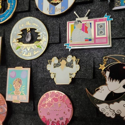 BTS Taehyung V Singularity Enamel Pin - Etsy