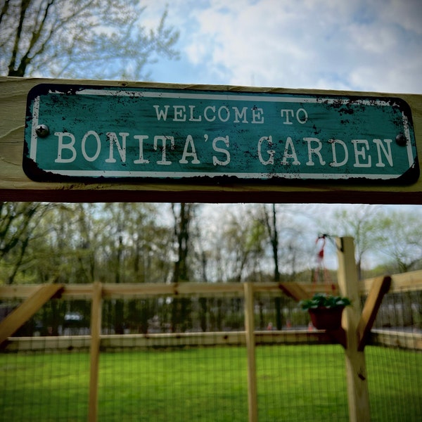 Personalized Garden Sign - Custom Garden Gate Sign - Gardener Friend ...