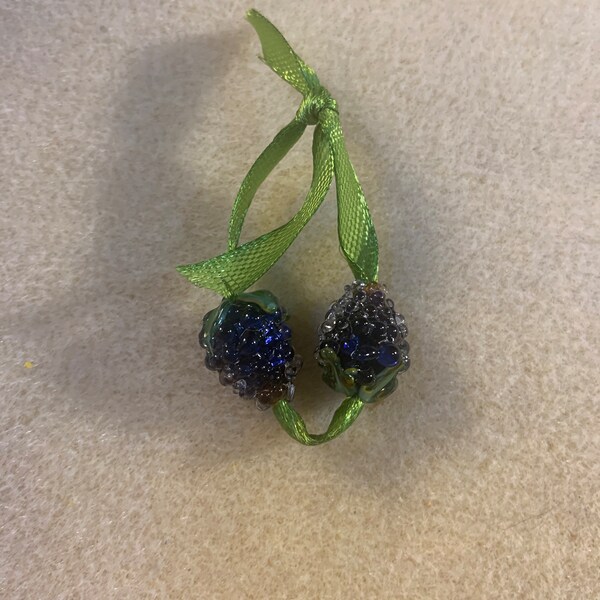 SUPER SPECIAL RASPBERRIES Glass Beads, 11mm Faery Raspberries Limited ...