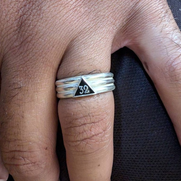 Ladies Irish Claddagh Ring - Hands, Heart, Crown in Sterling Silver or ...