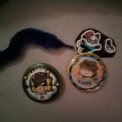 UNDERTALE YELLOW Holographic 9 Piece Vinyl Sticker Pack, Water ...