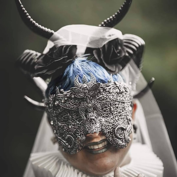 Demonic Headwear: Gothic Crown, Satanic Horns, Devil Cosplay, Fantasy ...