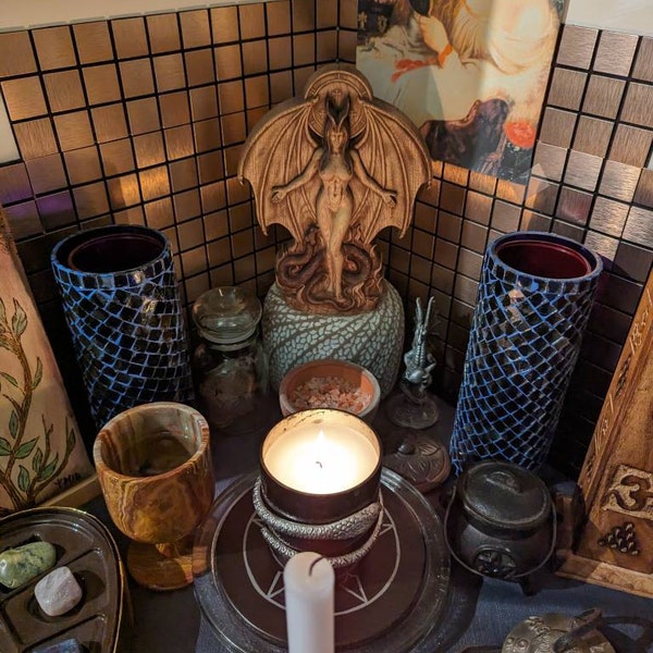 Lilith Statue: Wood Carving, Wiccan Altar Decor - Etsy