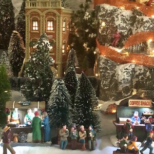 Lemax WALKING FAMILY Set of 2 82605 Caddington Christmas - Etsy