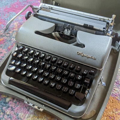 Beautiful Robin's Egg Blue Olympia Working Typewriter W/case & Key Free ...