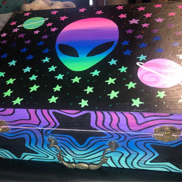 Alien Stash Box, Hand Painted Black Light Glow, Trippy Ufo Makeup Chest ...