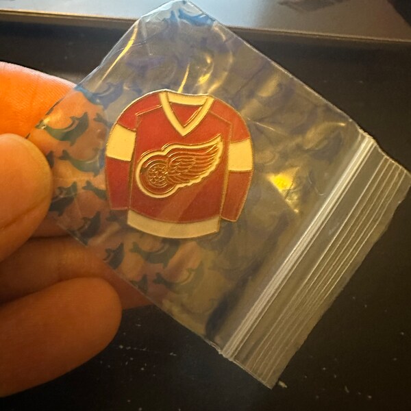 1992 Vintage TIGERS LIONS Stadium Pin backs Official MLB Baseball Pin ...