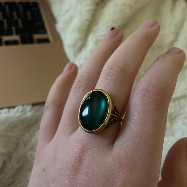 1pc GREEN GLASS RING 70s Vintage Emerald Glass Set in Golden Alloy ...