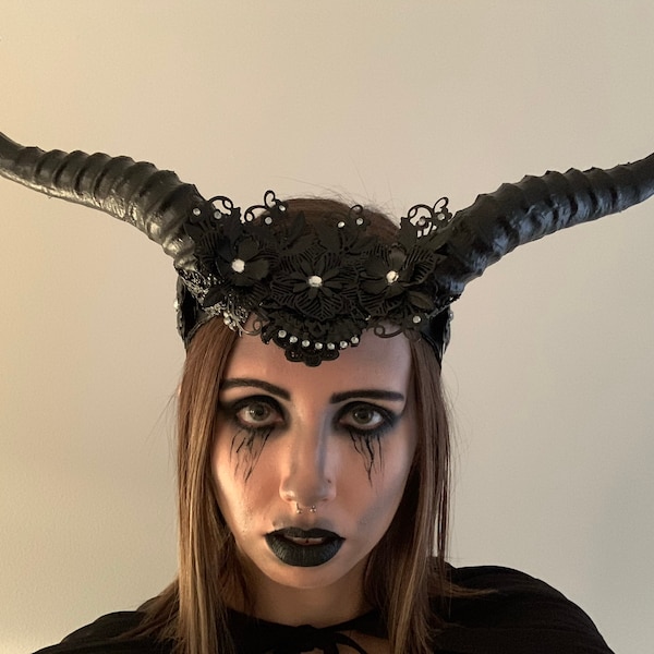 Women's Horned Headpiece, Mythical Creature Horns Black Silver Gold ...
