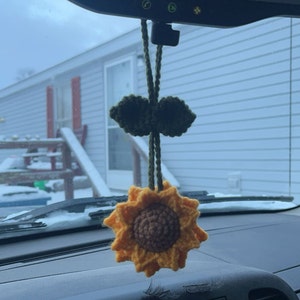 Daisy Charm Crochet Pattern, Crochet Daisy Rear View Mirror Car Charm ...