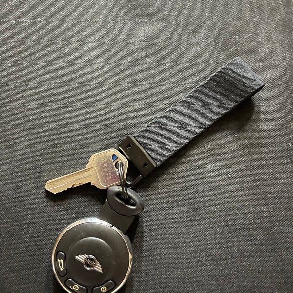 Black and White Striped Key Fob. White and Black Stretchy Key Fob ...