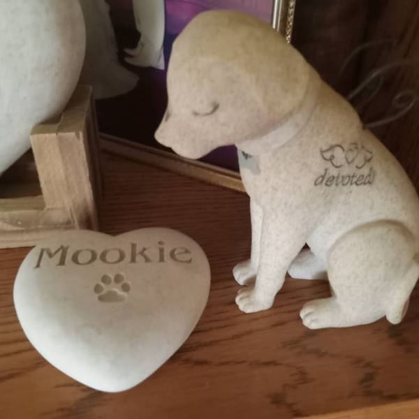 Pet Memorial Stone in Cream, Engraved Heart Rock With Your Pets Name - Etsy