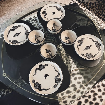 Snake Spirit Tray Black Sgraffito/shiny Glaze Off-white Clay - Etsy