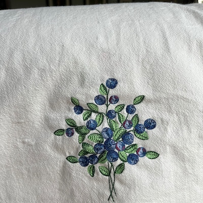 Blueberry Wreath Machine Embroidery Design 5 SIZES Blueberry - Etsy