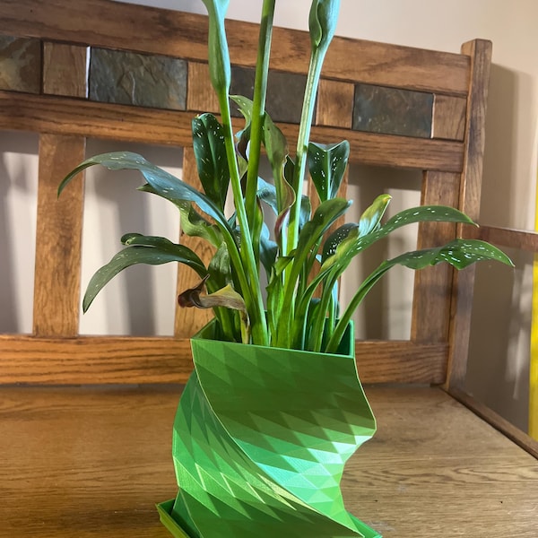 Two-tone Helix Planter | Modern Geometric Decor for Home & Office ...