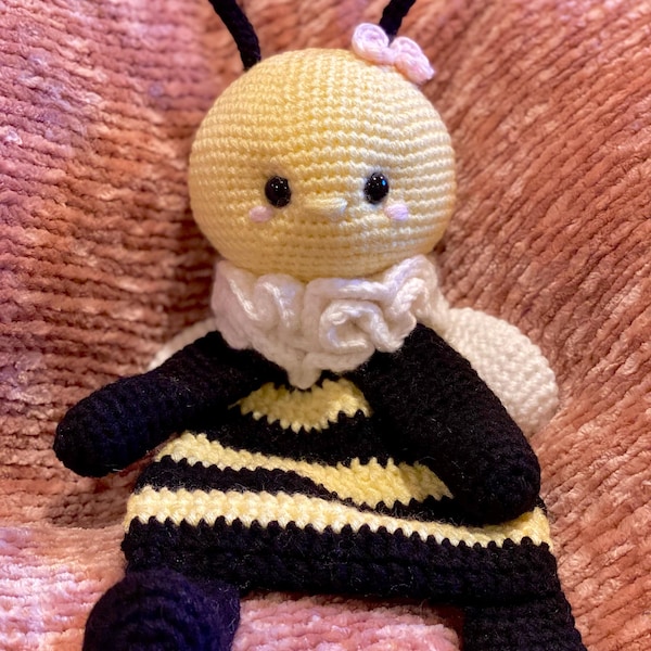 Bee Lovey Blanket Pattern. Snuggler Crochet Toy. - Etsy
