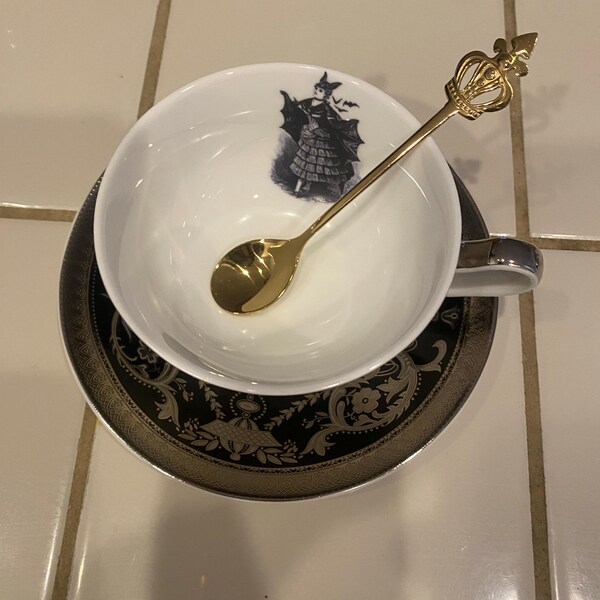 FREE SHIPPING Beautiful Gold Queen Bee Plate or Cup and Saucer Set 8 ...