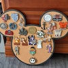 Disneys Mickey Mouse , Minnie Mouse Pin Board, Disney Pin Trading ...