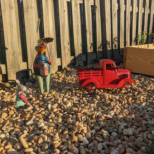 Rustic Metal Traveling Frog Statue Holding Umbrella Cute Sculpture ...