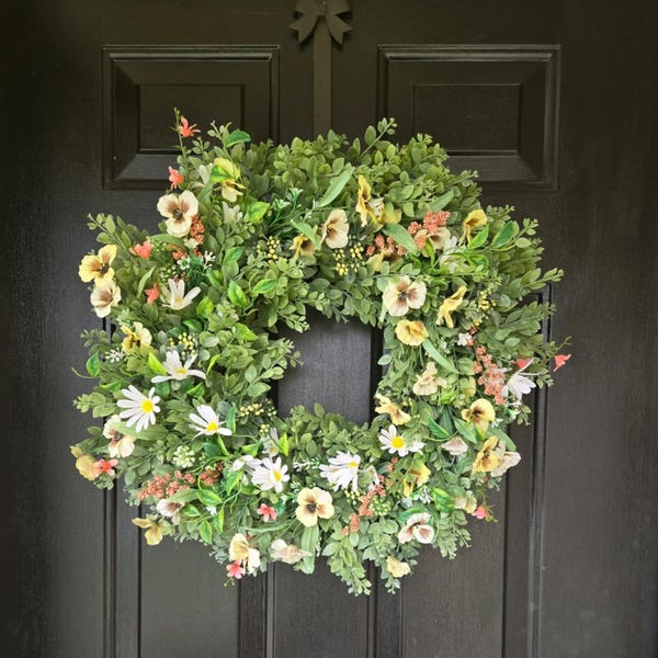 Winter Magnolia Wreath, Festive Christmas Wreath, Winter Wreath With ...
