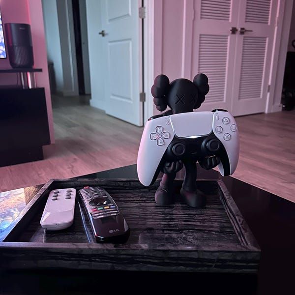Art-inspired PS5/PS4 Controller Stand: Gaming Desk Accessory - Etsy