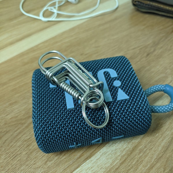 Minimalist Unique Wire Carabiner Keychain, Super Durable Keychain Badge ...