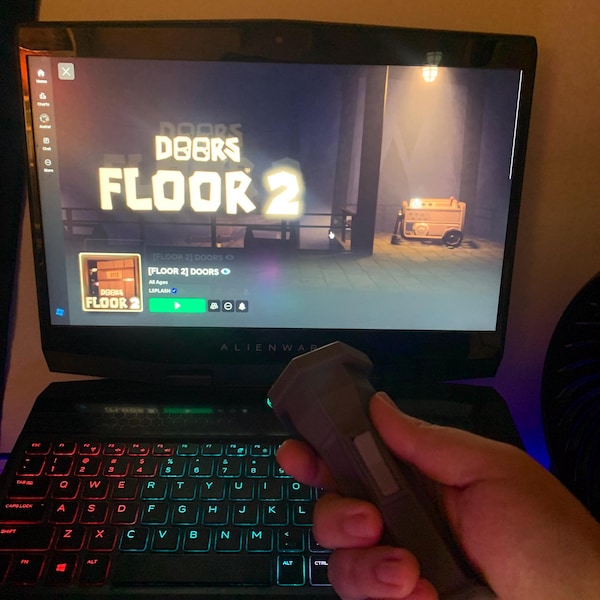Roblox Doors Inspired Flashlight With Clicking Switch and Batteries Toy ...