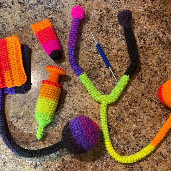 Crochet Doctor Set Pattern, Amigurumi Medical Set, Stethoscope, Blood ...