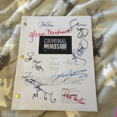 Criminal Minds haunted Episode TV Script Autographed: Thomas Gibson ...