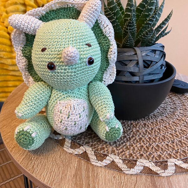 CROCHET PATTERN AMIGURUMI: Kyo the Baby Triceratops (english/français ...