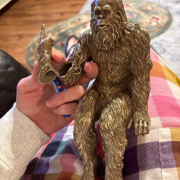 Bigfoot the Rude ‘flipping the Bird’ Sasquatch Yeti Statue Indoor ...