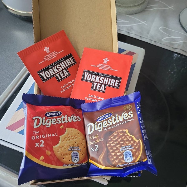Yorkshire Tea Gold Letterbox Giftset | Tea Gift Set | Digestive ...