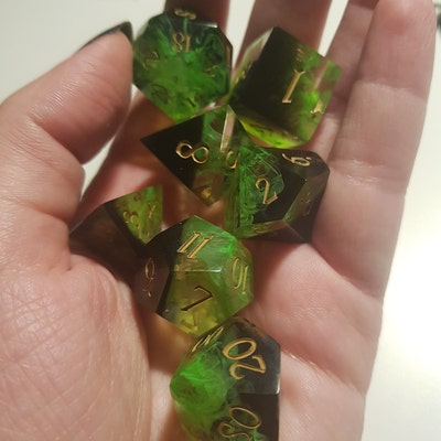 ELDRITCH POISON Dice Handmade Resin 7 Dice Set With Box for Call of ...