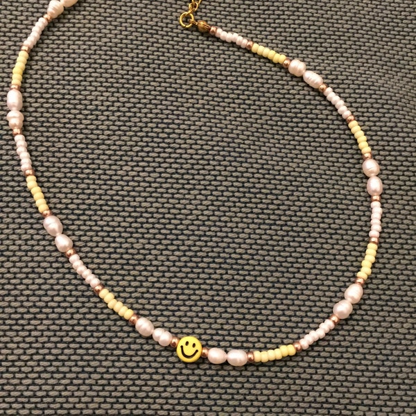 Perlenkette Smiley, Kette Smiley, Süßwasserperlenkette mit Smiley ...