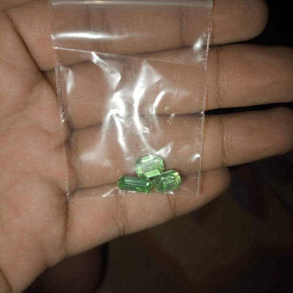 SIX Huge 14.5mm Huge Deep Cut Uranium Glass Gem Glows in Black Light UV ...