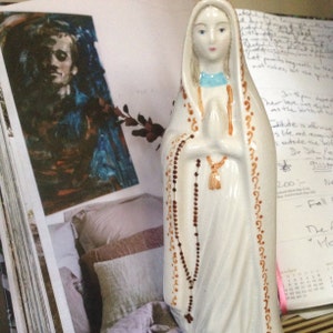 English Made Daher Tin, Scene of Carousers on Lid From Avignone Freres ...