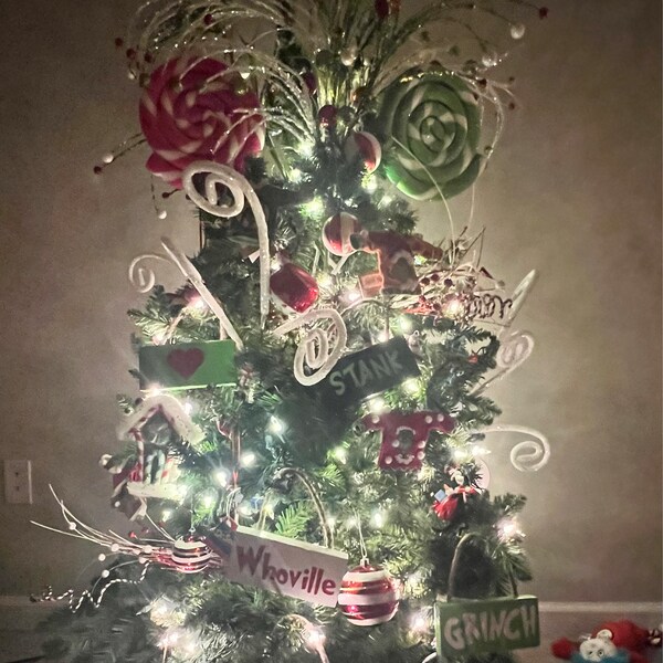 Grinch Keychain//round, Acrylic Keychains// 2 Inches//christmas ...