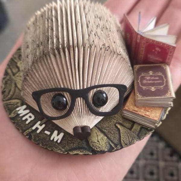Small Personalised Library Hedgehog / Teacher’s Gift - Etsy UK