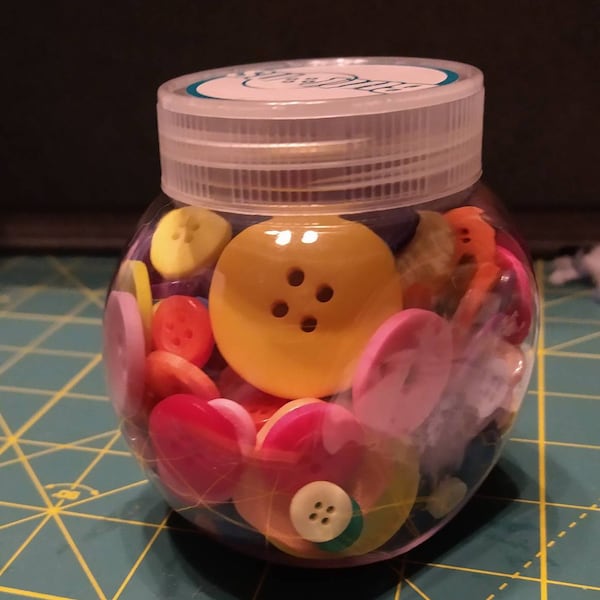 Rainbow Mix of Sewing Buttons 5 to 30mm 180 to 220 Buttons Quarter ...