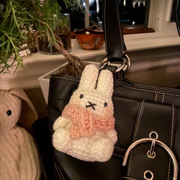 Crochet Plush Peanuts Snoopy Keychain / Pocket Pal - Etsy