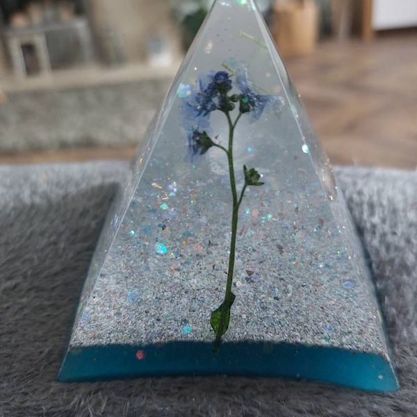 MINI MEMORIAL LAMP// Custom Light up Resin Pyramid, Cremains Memorial ...