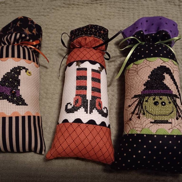 Brenda Gervais Cross-stitched SPRING Into SUMMER PILLOW on 14 Count ...