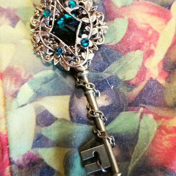 Emerald Swarovski Crystal Key Necklace: Floral Elven Fantasy Jewelry - Etsy